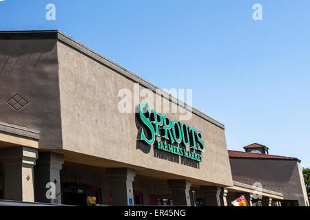 A sprouts Farmers Market In Modesto California Stock Photo - Alamy
