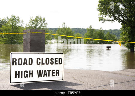 Mannford, Oklahoma, USA. 27th May, 2015. Flood waters have indundated ...