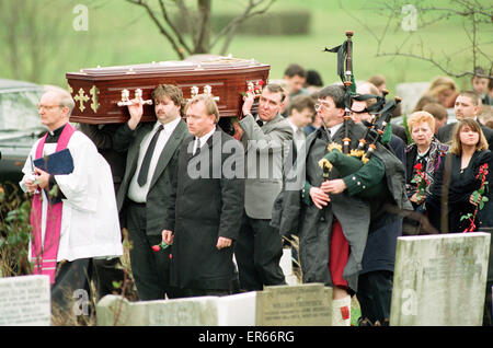 The family of murdered teen Suzanne Capper arrived at her funeral today ...