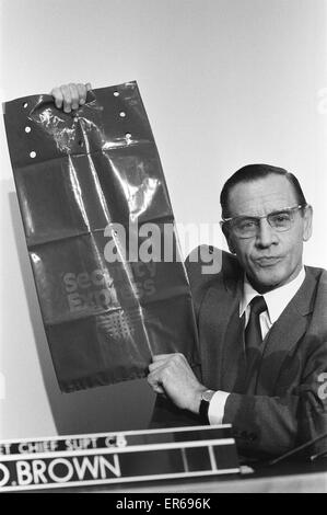 Frank Carter, Police Commander, in charge of the Central Robbery Squad ...