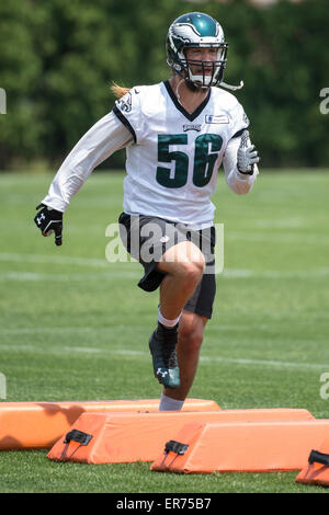 Philadelphia Eagles' Bryan Braman (56) tackles Dallas Cowboys' Dwayne ...