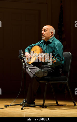 Ara Dinkjian, Armenian folk musician playing oud - USA Stock Photo - Alamy