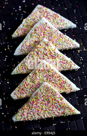 How to make fairy bread, traditional Australian children's party food ...
