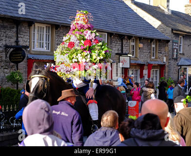 The Garland Ceremony, an ancient ritual, in Castleton, Derbysire Stock ...