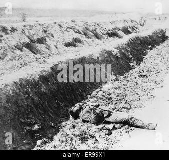 Dead Confederate Soldier at Fort Mahone, Petersburg, 1864 Stock Photo ...