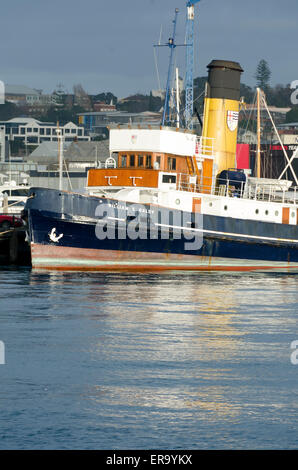 Vintage tug boat at a dock Stock Photo - Alamy