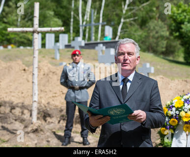 Lietzen, Germany. 30th May, 2015. The mortal remains of German soldiers ...