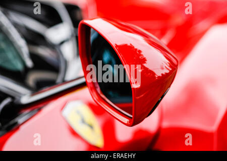 Door mirror on a Ferrari LaFerrari (F150) hybrid supercar Stock Photo ...