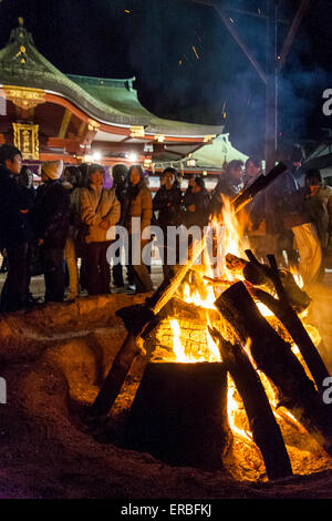 New year eve, Omisoka, at the Shinto Nishinomiya shrine in Japan ...