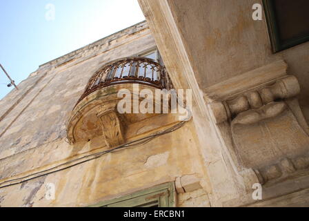 Queen Elizabeth's dilapidated former home Villa Guardamangia on the ...