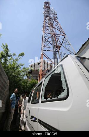 Srinagar, Kashmir. 1st June, 2015. Indian police personnels rushed ...