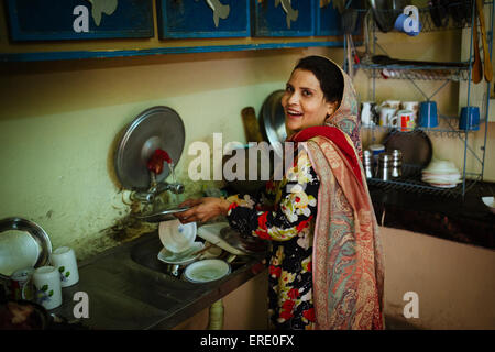 Indian woman washing dishes on the street Stock Photo - Alamy