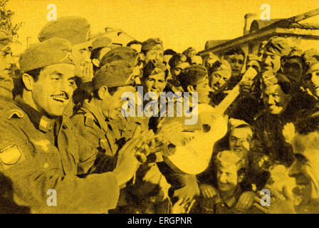 WW2 - Blue Division / División Azul. Spanish soldiers wave from a train ...