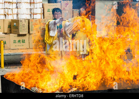 Japan, Nishinomiya, Mondo Yakujin temple. Yearly burning ritual, with ...