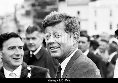 The visit of American President John F Kennedy to England. Arrival at ...