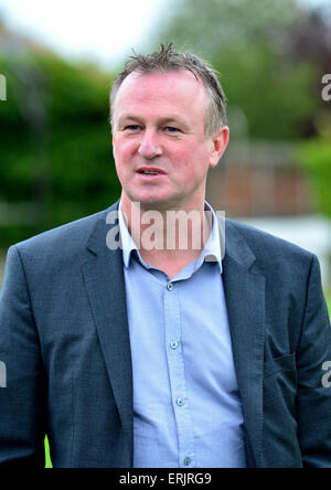 Northern Ireland international football manager Michael O'Neill (right ...