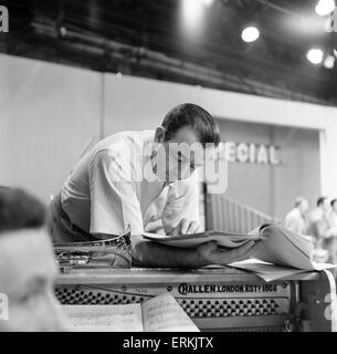 Ronald Waldman, BBC Head of Light Entertainment, wife, actress Lana ...