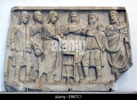 The Roman Empire - a sacrifice to the gods Romans, toga, togas, ram ...