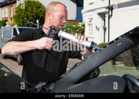 Windscreen fitter from Screen-Tec Windscreens fitting a replacement ...