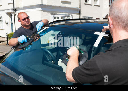 Windscreen fitter from Screen-Tec Windscreens fitting a replacement ...