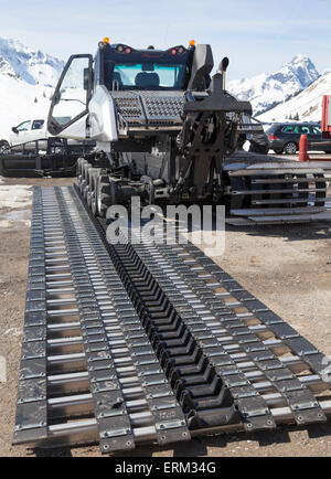 Prinoth Leitwolf Pistenbully snowplough Stock Photo - Alamy