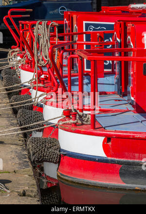Red narrowboat tiller Stock Photo: 13109567 - Alamy