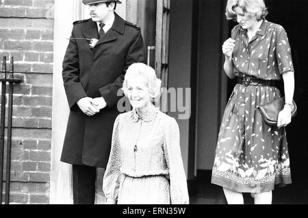 Frances Shand Kydd, proud mother of Princess Diana, Princess of Wales ...