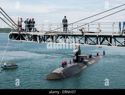 The U.S. Navy Emory S. Land-class submarine tender USS Frank Cable ...