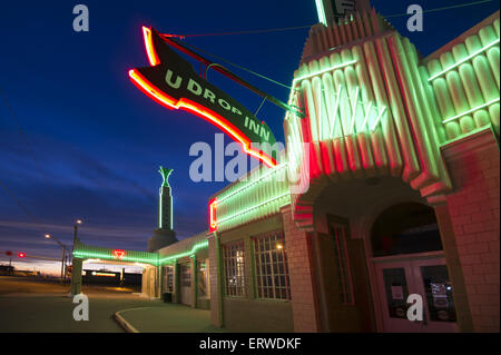 The famed Conoco Tower gas station and U-Drop-Inn on historic Route 66 ...