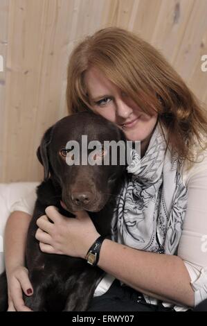 A woman hugs a Labrador. Pets Stock Photo - Alamy