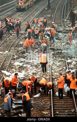 Clapham train crash On 12 December 1988 the 07:18 from Basingstoke to ...