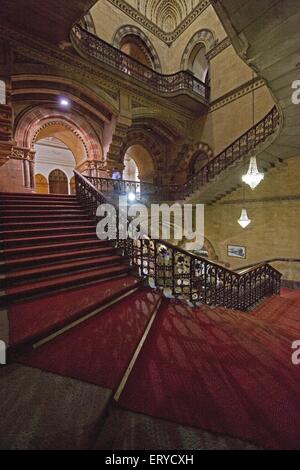 Inside Chhatrapati Shivaji Terminus (Victoria Terminus) in Mumbai ...