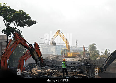 Workers demolishing lalbaug flyover using heavy machinery in Bombay ...