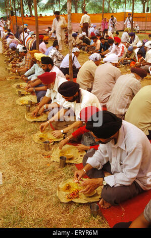 Langar , free food , Sikh Gurudwara community kitchen , Ghatkopar ...