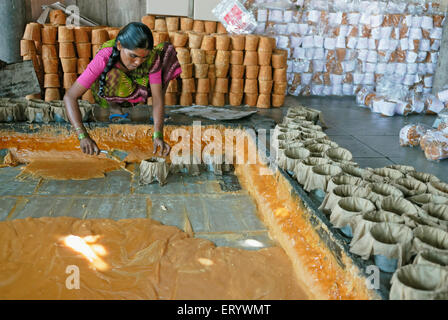 Jaggery making production process moulds , Kolhapur , Maharashtra ...