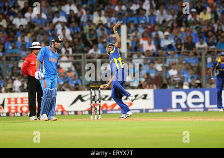 Sri Lankan bowler Lasith Malinga action 2011 ICC World Cup Final Sri ...