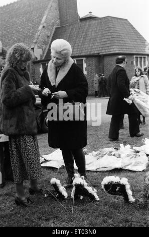 Funeral of Mickey Calvey, who was shot dead by Police after a 10,000 ...