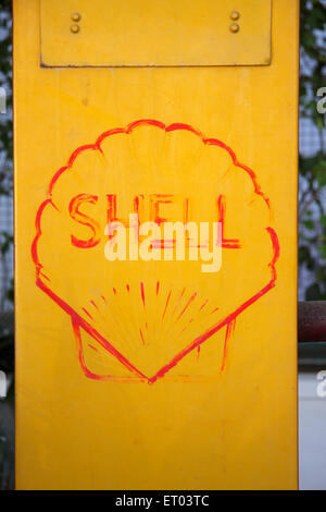 Shell vintage logo Stock Photo - Alamy