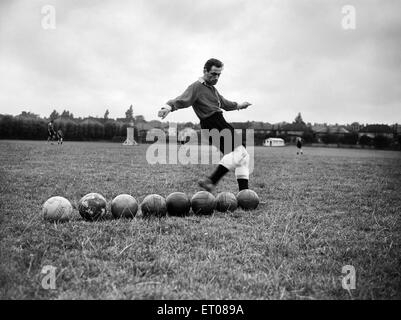Charlton Athletic team training session. Team captain Derek Ufton talks ...