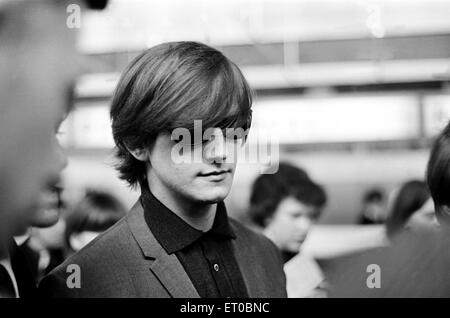 Wayne Fontana with The Mindbenders, boarding a plane, 21st April 1965 Stock Photo - Alamy