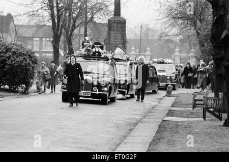 Funeral of Mickey Calvey, who was shot dead by Police after a 10,000 ...