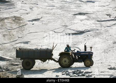 tractor trailer, rock mountain, Jharkhand, India, Indian tractors Stock ...