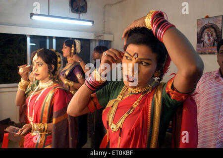 male actors, traditional Marathi theatre, Bin Baicha Tamasha, India ...