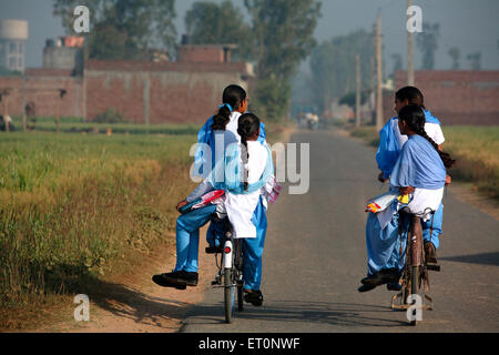 Girls returning from school in Kochi, Kerala, India Stock Photo - Alamy