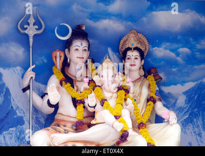 Worshiping Lord Shiva and Parvati Stock Photo - Alamy