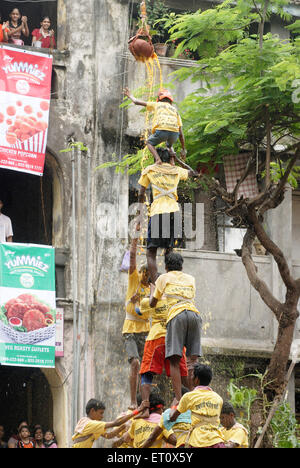 Govinda breaking Dahi Handi ; Human Pyramid ; Janmashtami janmashtmi ...
