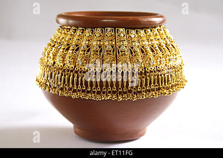 Gold Necklace ; Gulband an ornament for neck around clay pot ; India ...