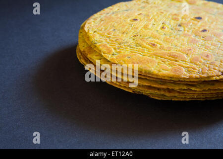 methi khakhra, roasted cracker, thin cracker, crispy cracker, crunchy ...