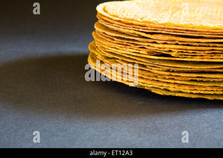 methi khakhra, roasted cracker, thin cracker, crispy cracker, crunchy ...