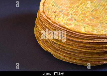 methi khakhra, roasted cracker, thin cracker, crispy cracker, crunchy ...